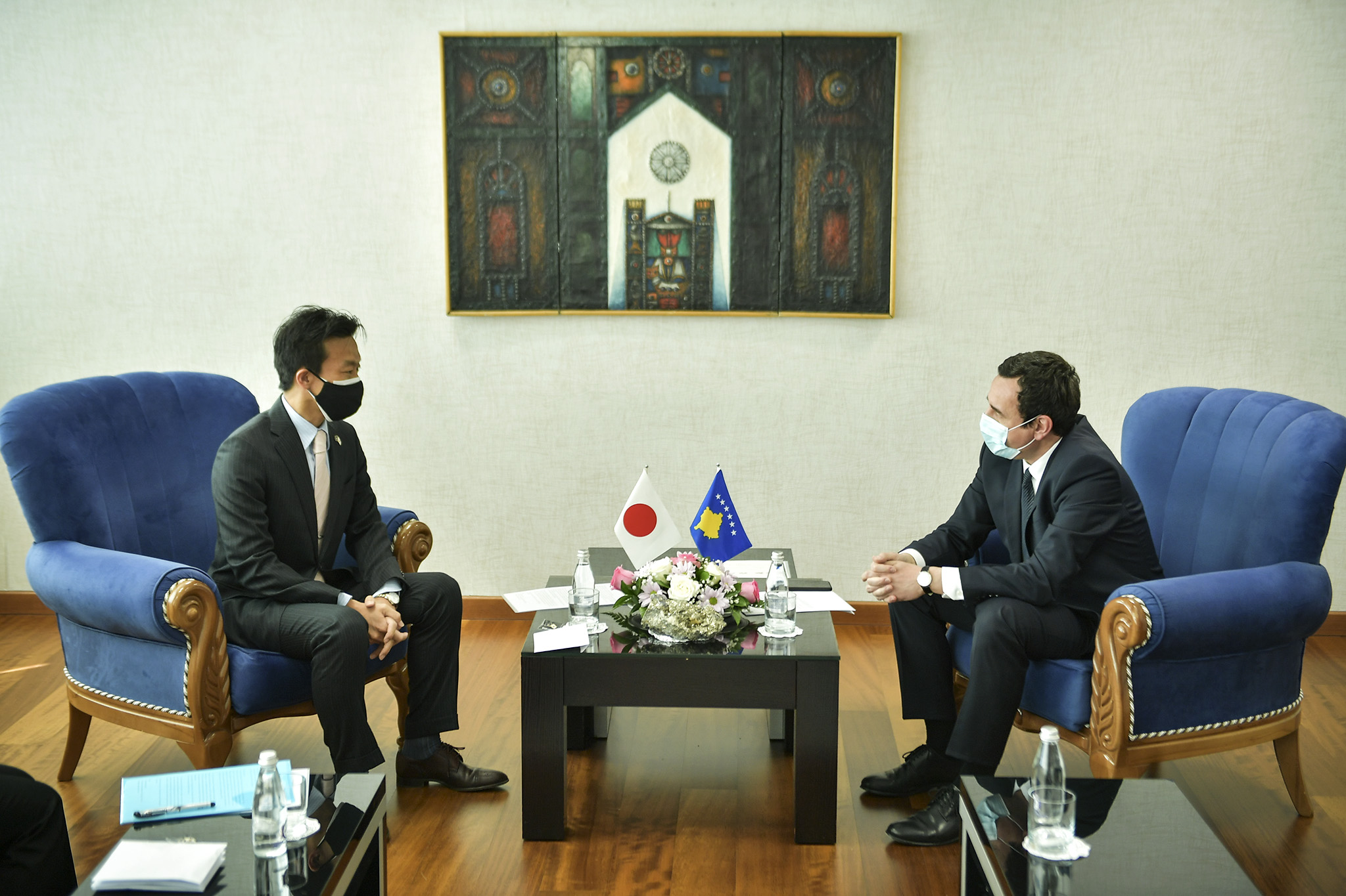 Kryeministri Kurti priti në takim të ngarkuarin me punë të Ambasadës së ... Kryeministri Kurti priti në takim të ngarkuarin me punë të Ambasadës së ...