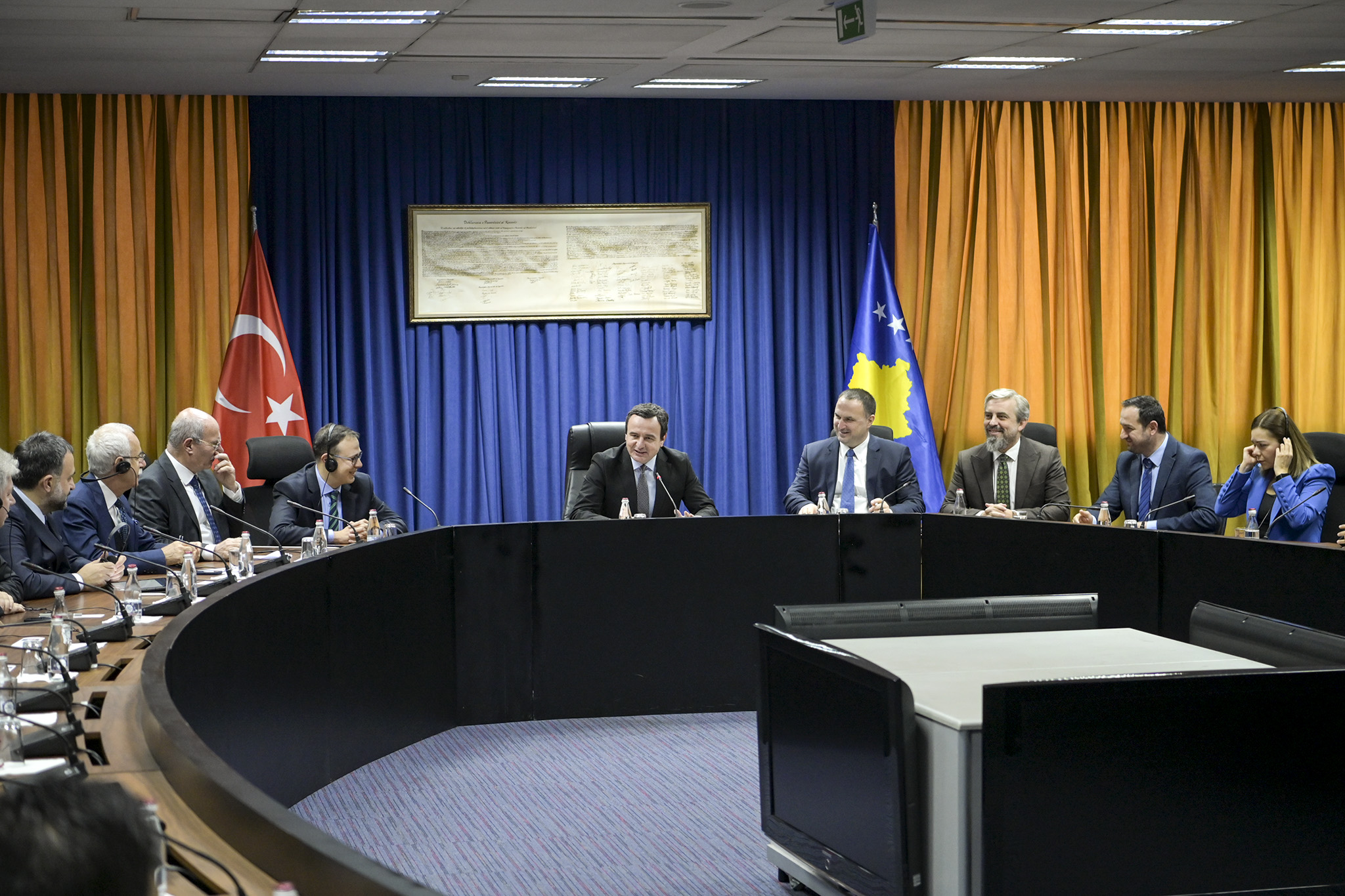 Kryeministri Kurti takoi përfaqësuesit e Odës Tregtare të Ankarasë dhe ... Kryeministri Kurti takoi përfaqësuesit e Odës Tregtare të Ankarasë dhe ...